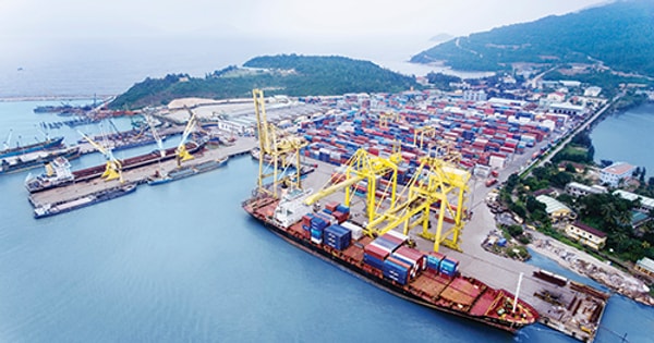 Developing ports in the central: Challenges to the logistics service sector