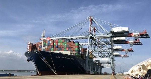 Tàu container lớn nhất thế giới chở hàng đi thẳng từ Việt Nam sang Bắc Âu